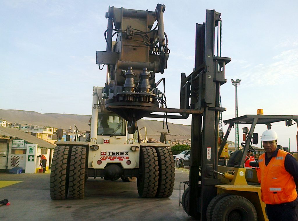 REACH STACKER LLENOS Y VACÍOS - TEREX - Solucion Global Equipos
